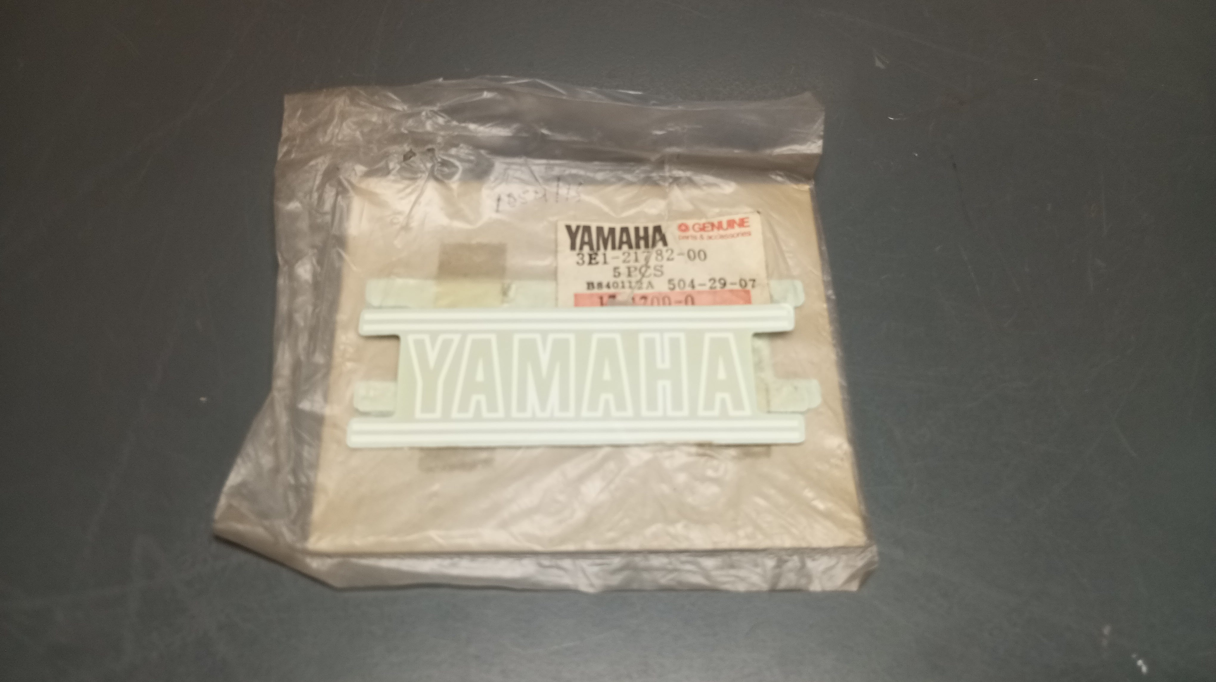 Yamaha genuine nos v80 1978 emblem 2 decal pn 3e1-21782-00 – www.dm ...