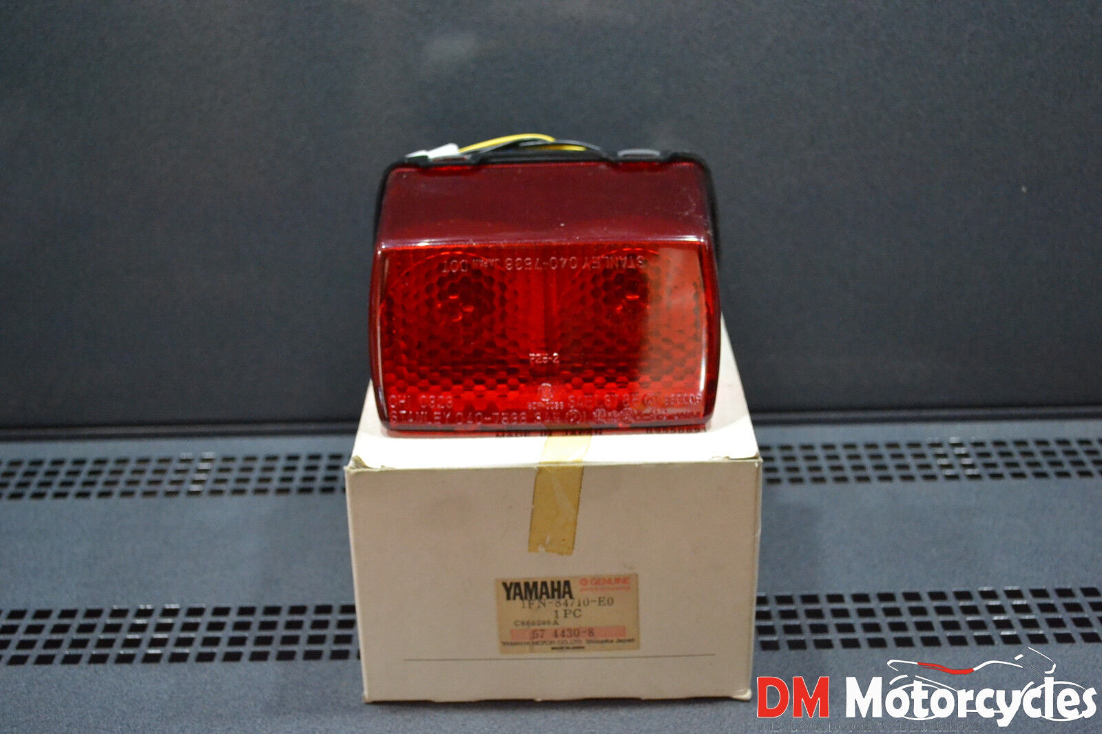 Yamaha genuine nos fz750 fz 750 1986 tail light assy pn 1fn-84710-e0 ...