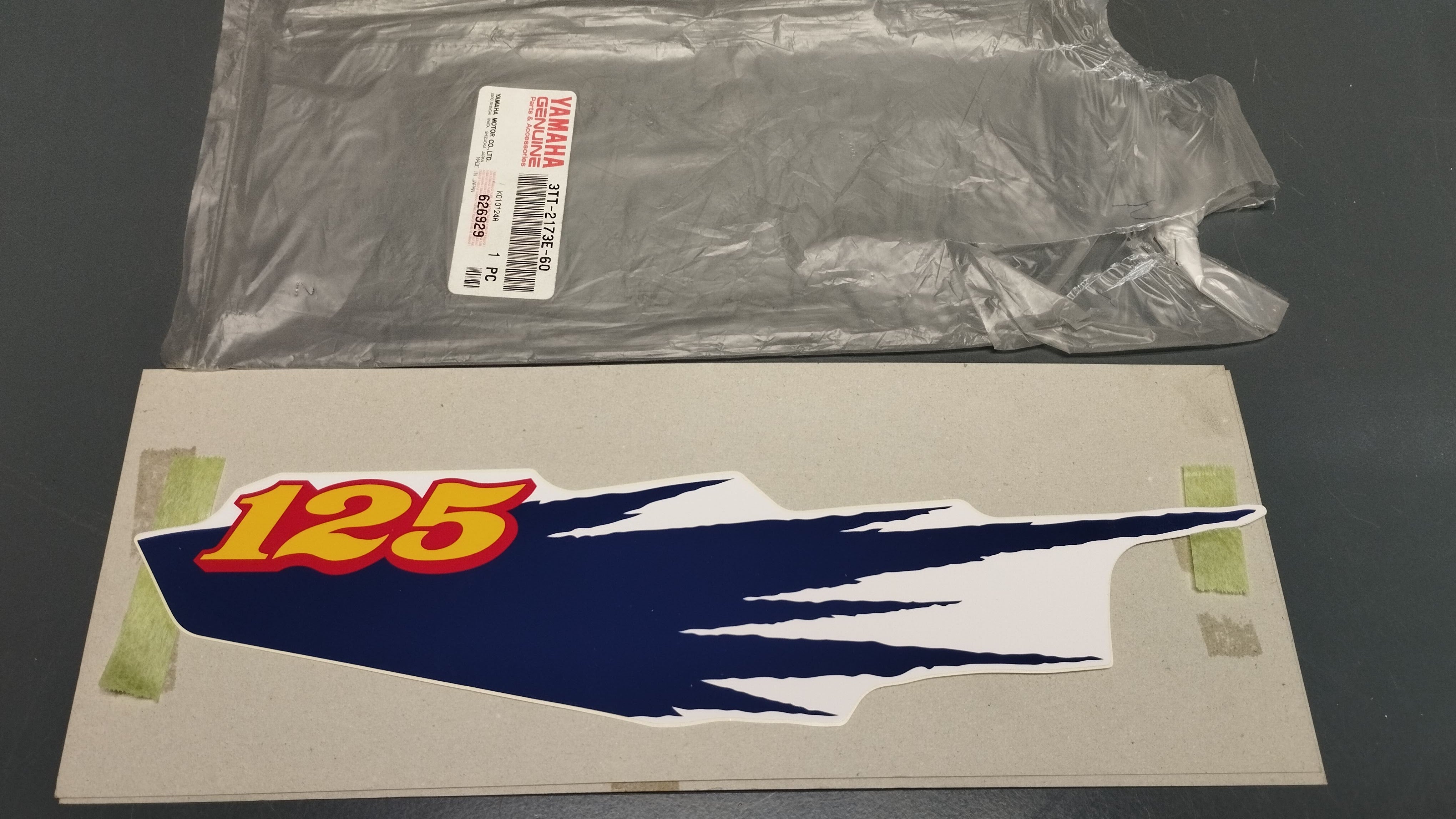 Yamaha genuine new dt125 enduro 1993-96 graphic 1 side cover decal pn ...