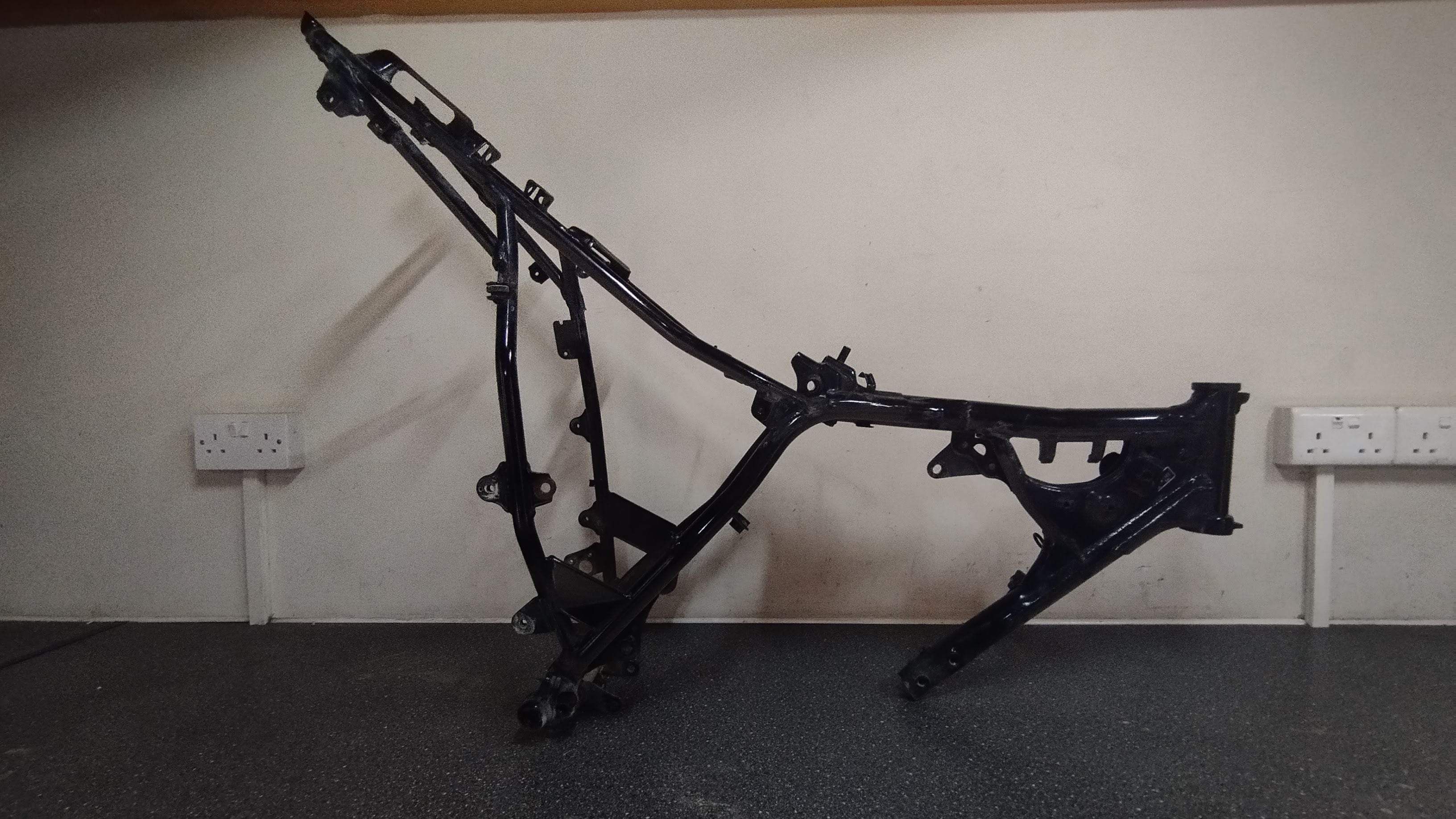 Yamaha genuine used tw200 main frame – www.dm-motorcycles.com
